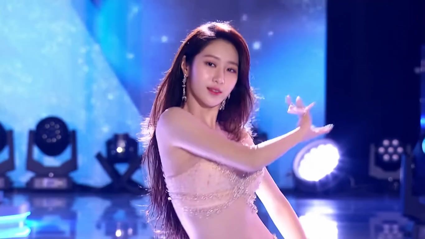 CogVideo AI Video Generator — Asian k-pop girl, beautiful eyes, dancing ...
